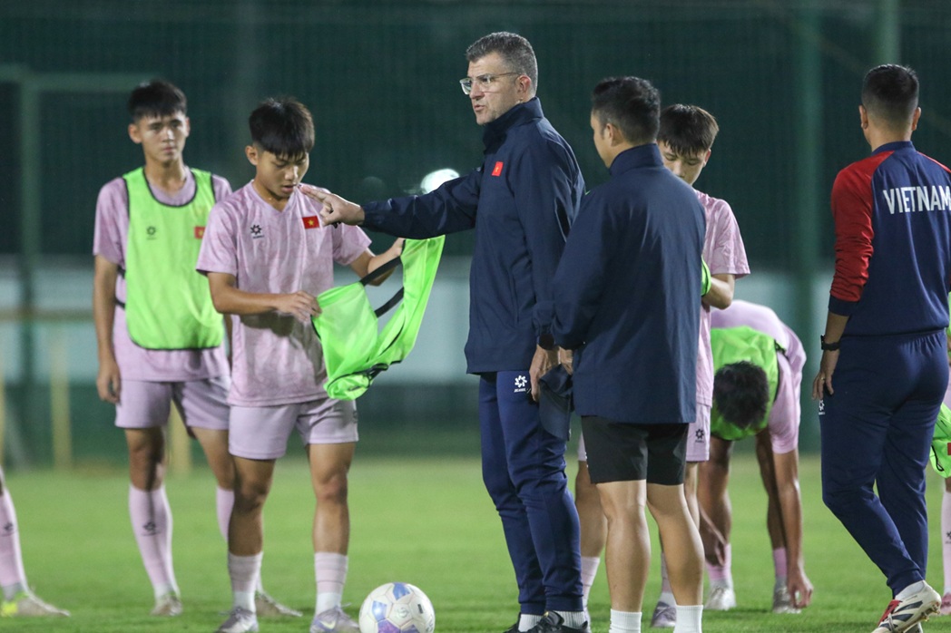 HLV Ronald ra quyết định quan trọng, U17 Việt Nam chốt danh sách dự ...