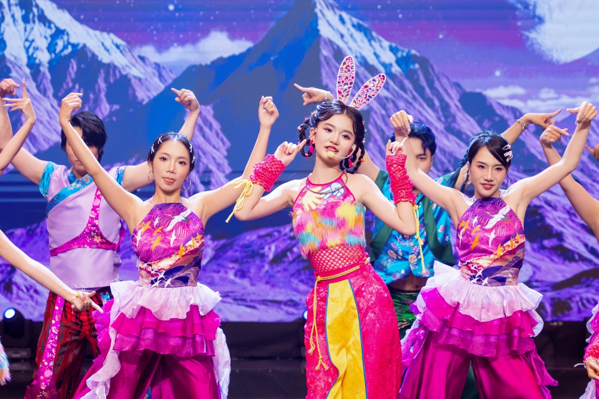 Nguyễn Ngọc Kim Cương bùng nổ với MV đầu tay “Oẳn tù tì”