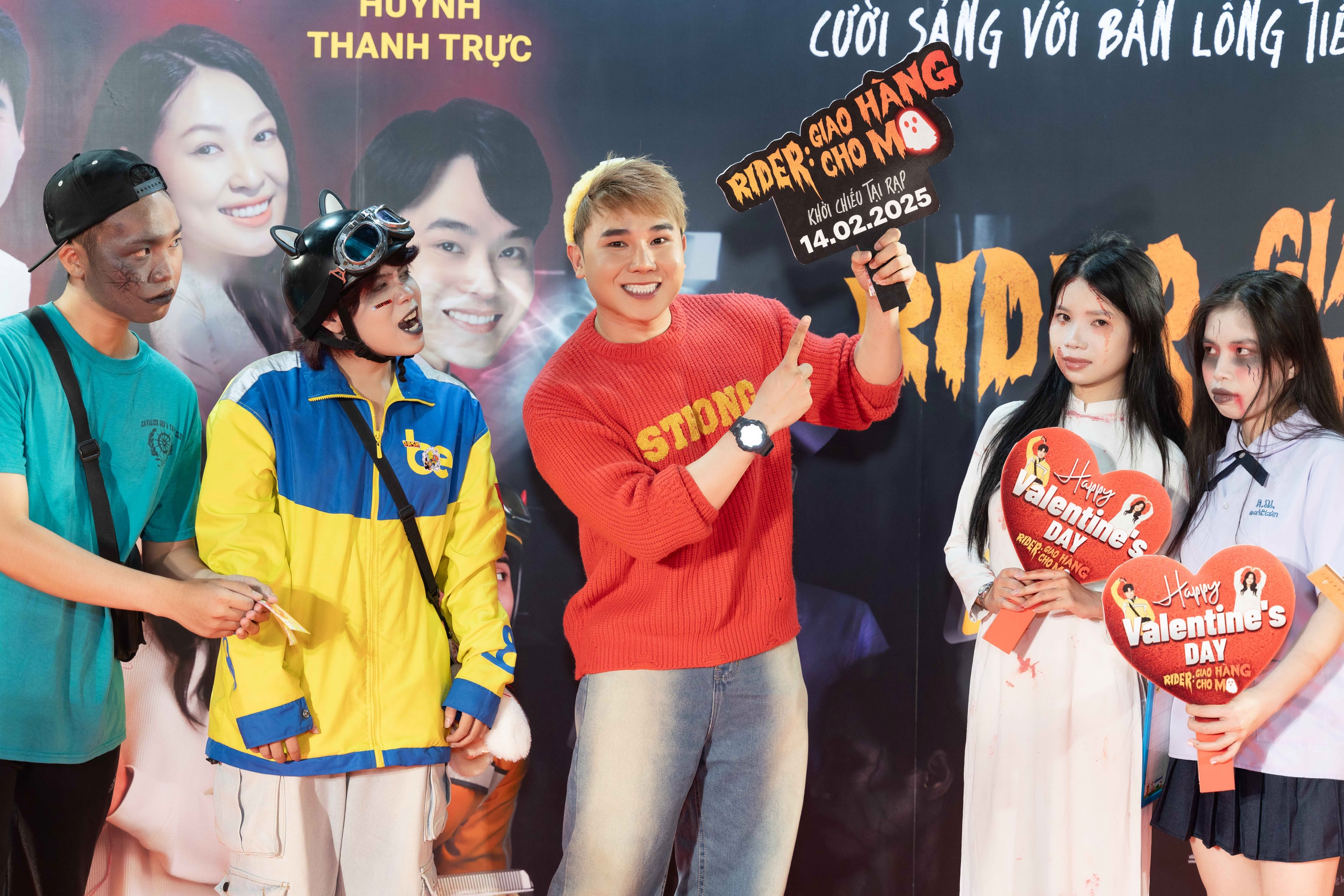 Mạc Văn Khoa và dàn sao Việt ra mắt phim "Rider: Giao hàng cho ma"