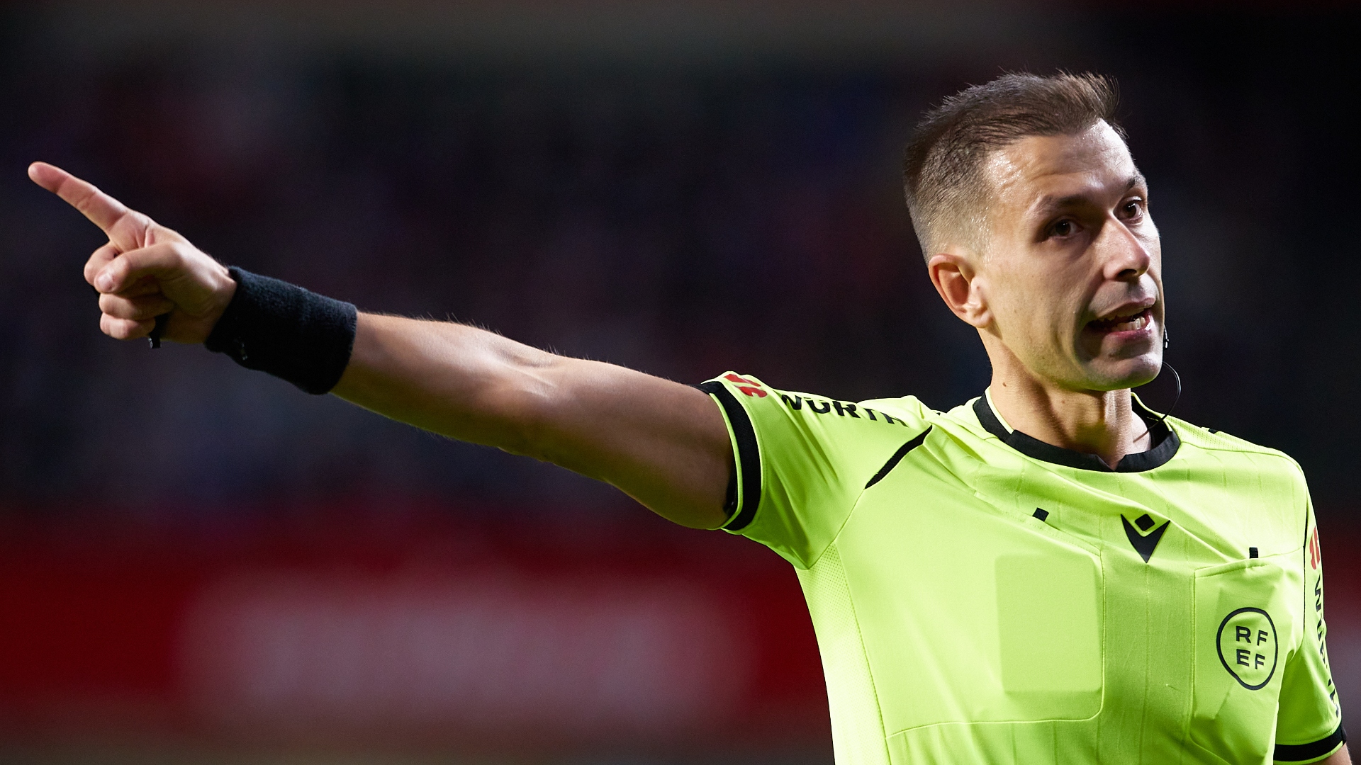 Sao trẻ hay nhất Barca đăng tải hình ảnh bàn chân rướm máu, lột tả công ...