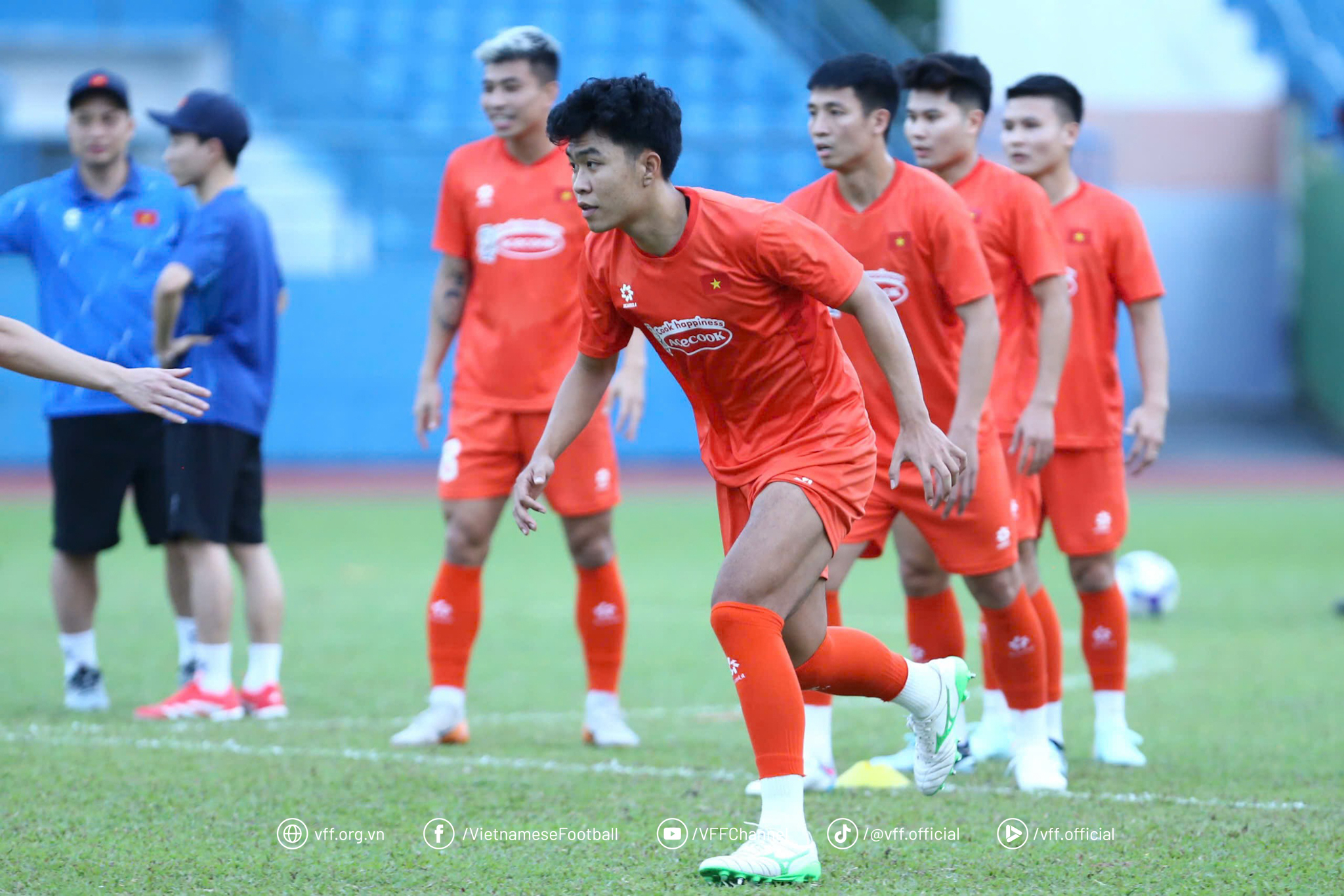 HLV Kim Sang Sik đưa 'sao' trẻ HAGL ra ánh sáng