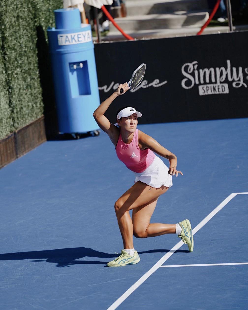 Nhan sắc vạn người mê của 'nữ hoàng pickleball' thế giới vừa đến Việt Nam