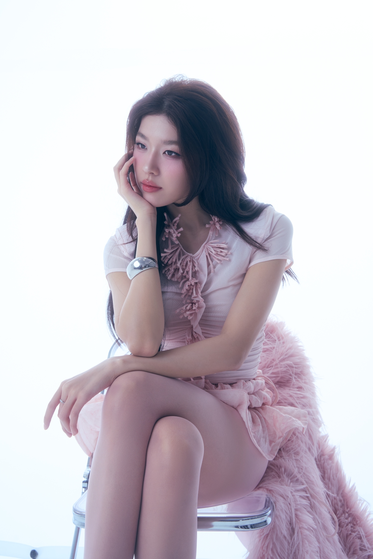 Diễm Hằng Lamoon: Mỹ nhân gen Z nỗ lực thế nào trong "Địa đạo"?