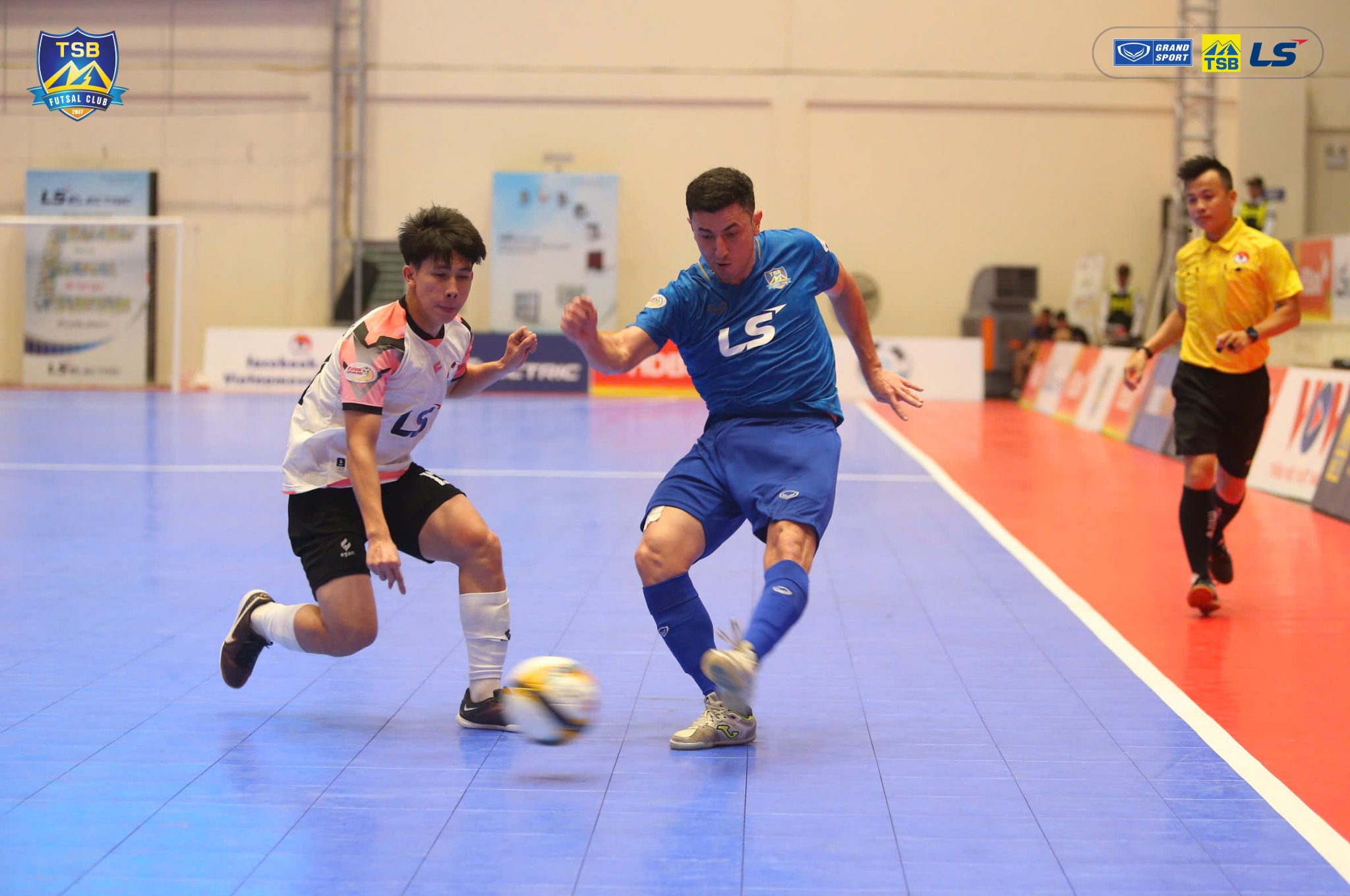 Ngoại binh Brazil 'thắp lửa' cho futsal Việt Nam