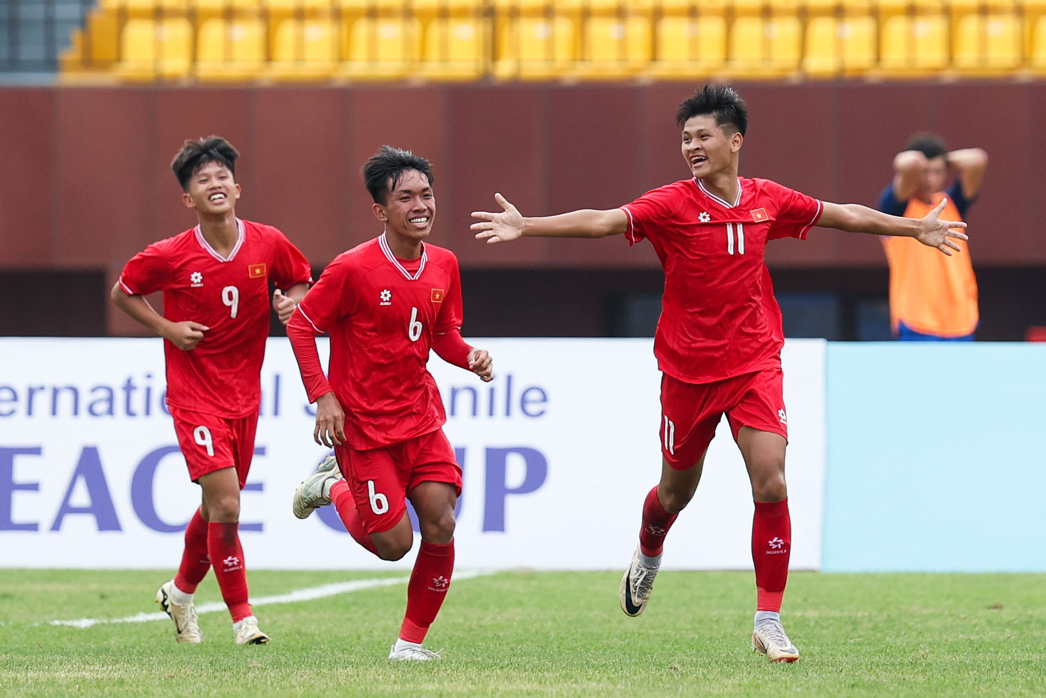 Lịch thi đấu bóng đá hôm nay 30/5: Trực tiếp U16 Việt Nam đấu với U16 Trung Quốc, Hong Kong vs MU