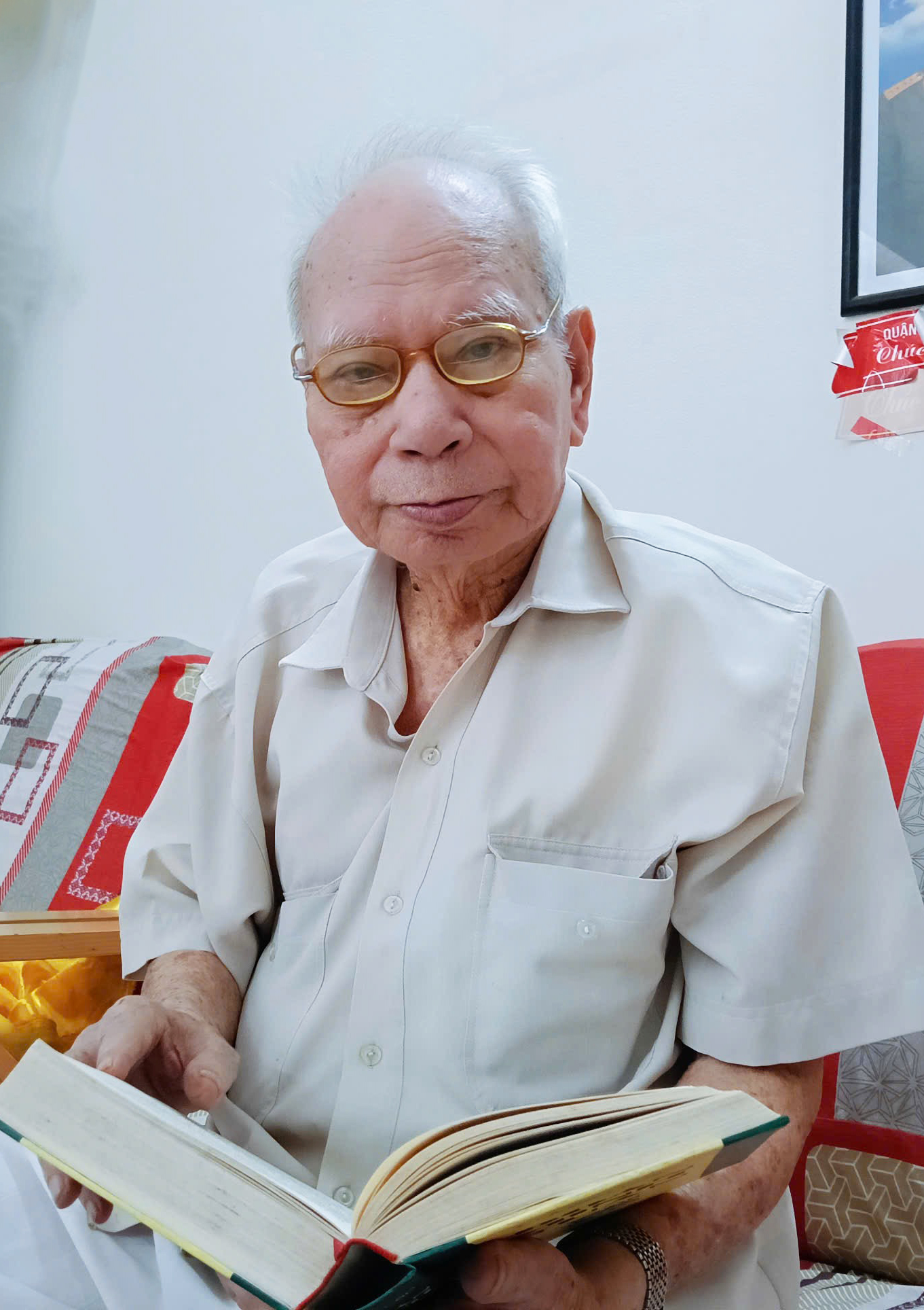 Nhà văn Đoàn Minh Tuấn: Những gian truân của đất nước chỉ làm tăng thêm sức mạnh ngòi bút