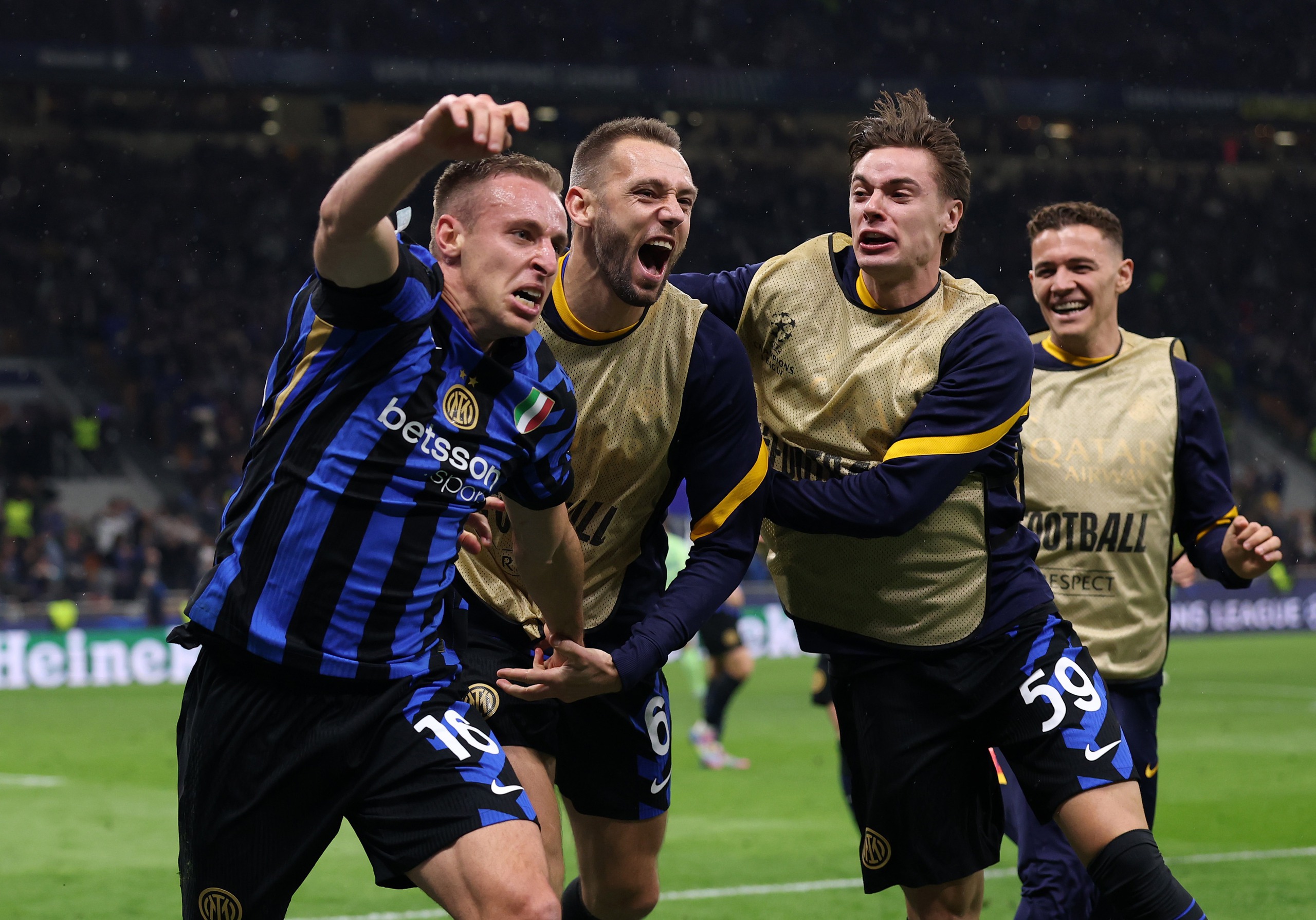 Hài hước hình ảnh CĐV Inter bị từ chối vào sân sau khi ra về sớm, bỏ lỡ ...