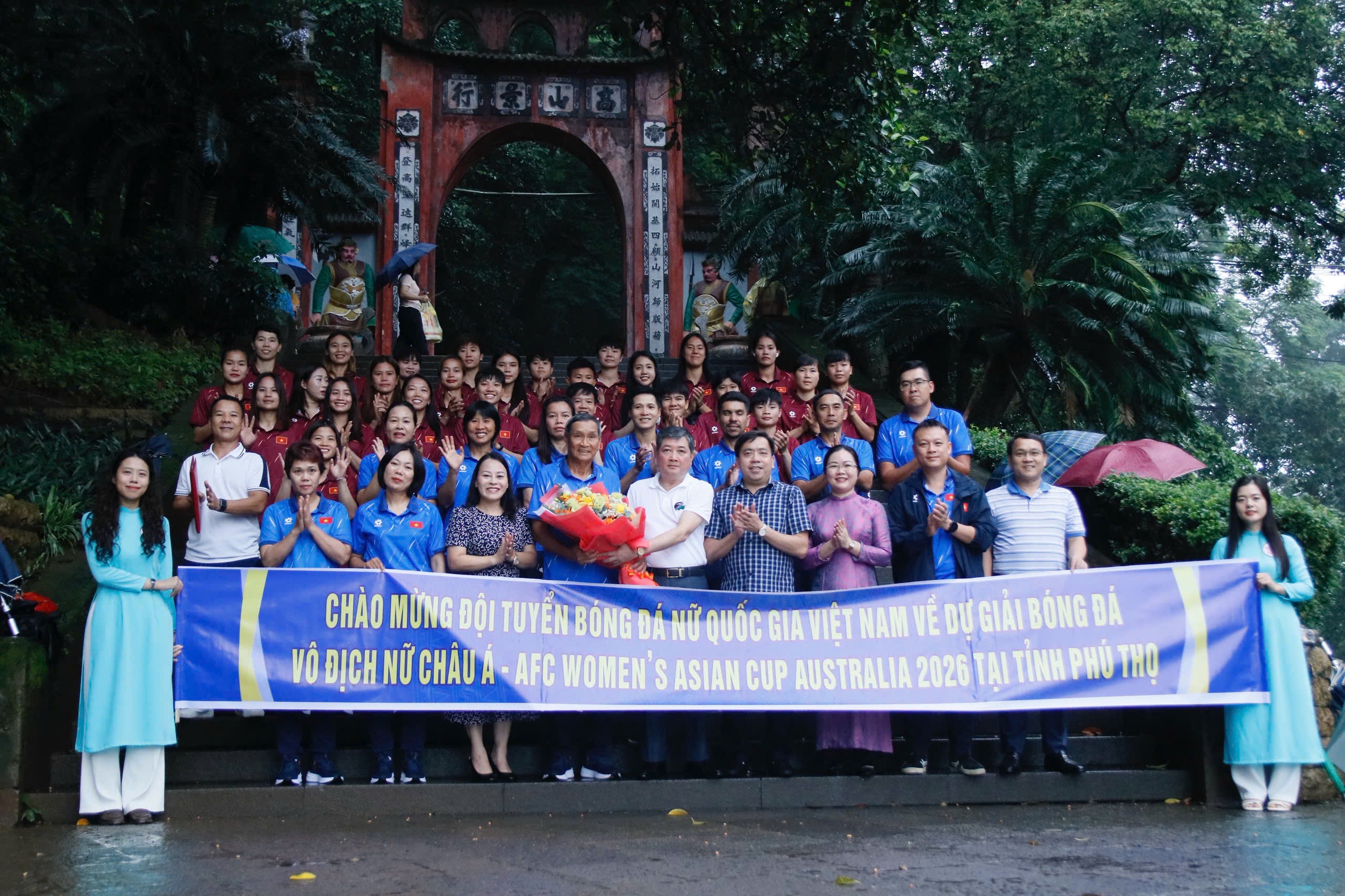 Tin nóng bóng đá Việt hôm nay 22/6: Công Phượng khích lệ đồng đội; Xuân Sơn tập cùng Nam Định ...