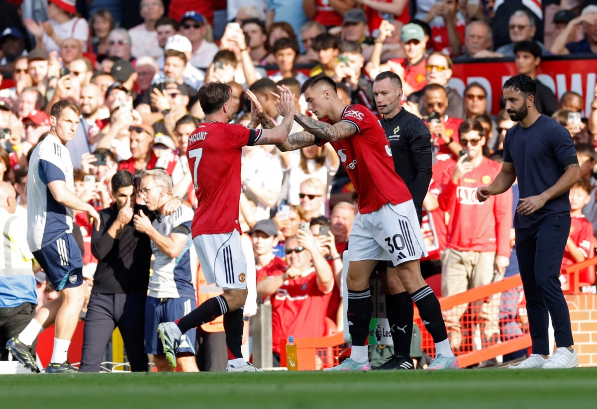 Tân binh đồng loạt ra mắt, MU vẫn thua Arsenal ngay trên sân nhà
