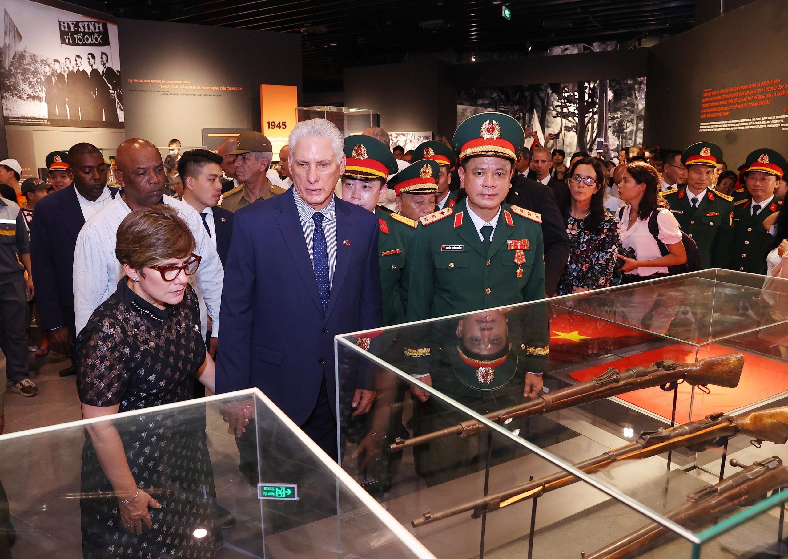 Bí thư Thứ nhất, Chủ tịch nước Cuba Miguel Diaz-Canel thăm Bảo tàng ...