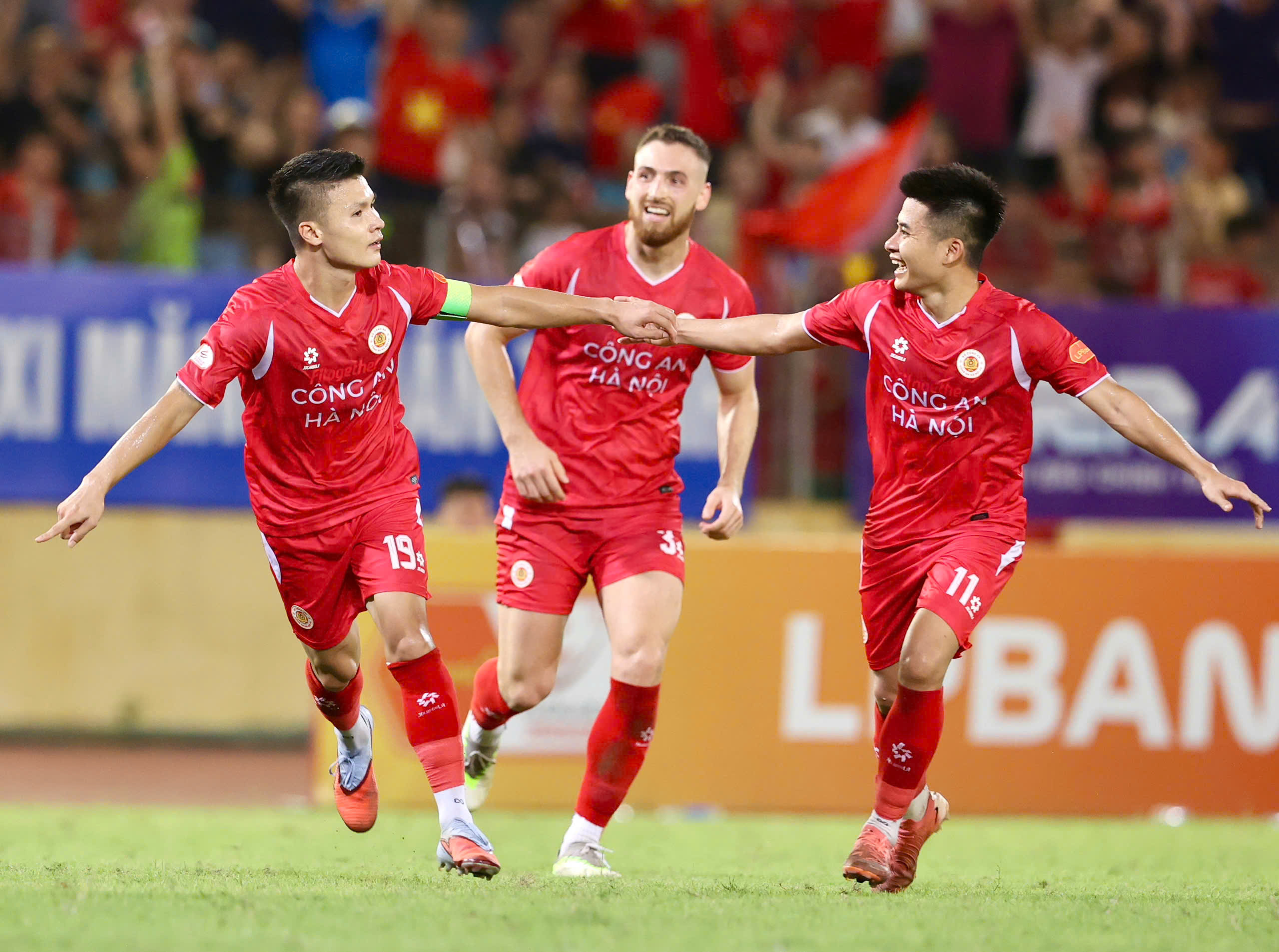 Bóng đá Việt Nam trước ngày 'vươn khơi'