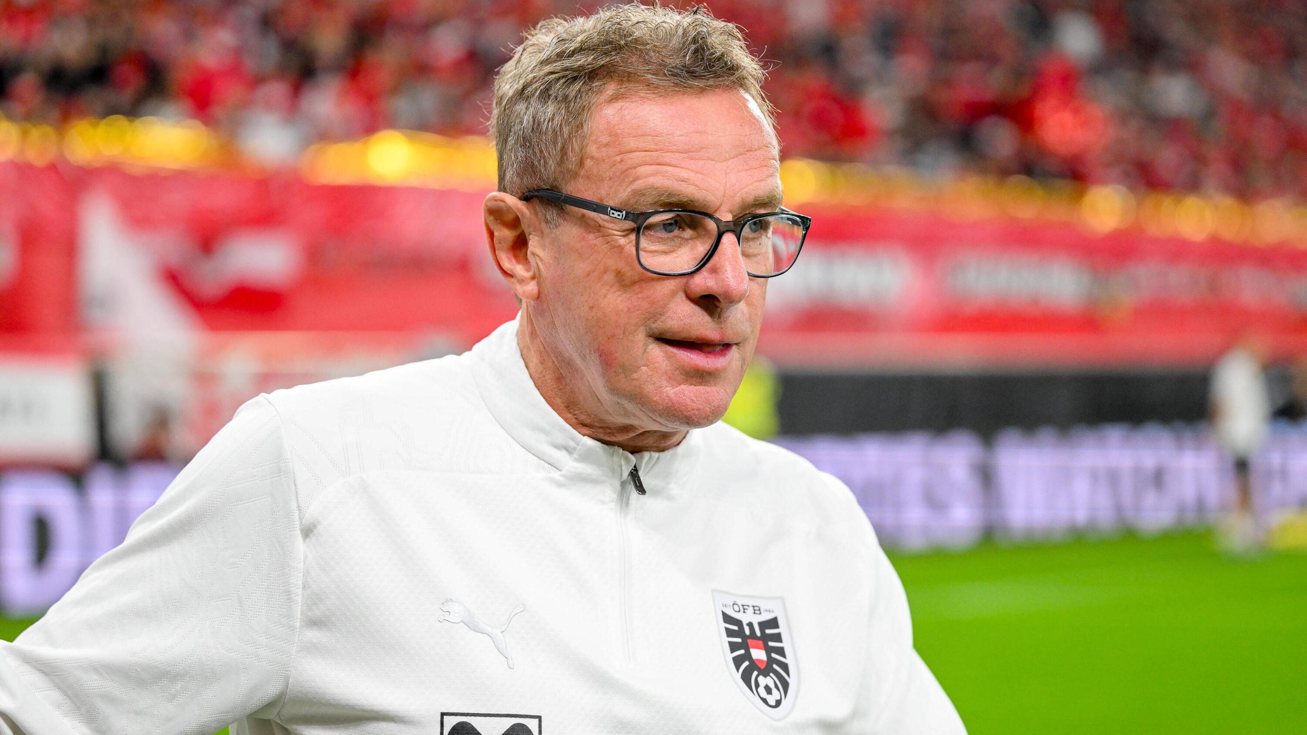 Tin nóng thể thao tối 9/9: Sao bóng chuyền Việt Nam cao gần 1m9 lập ...