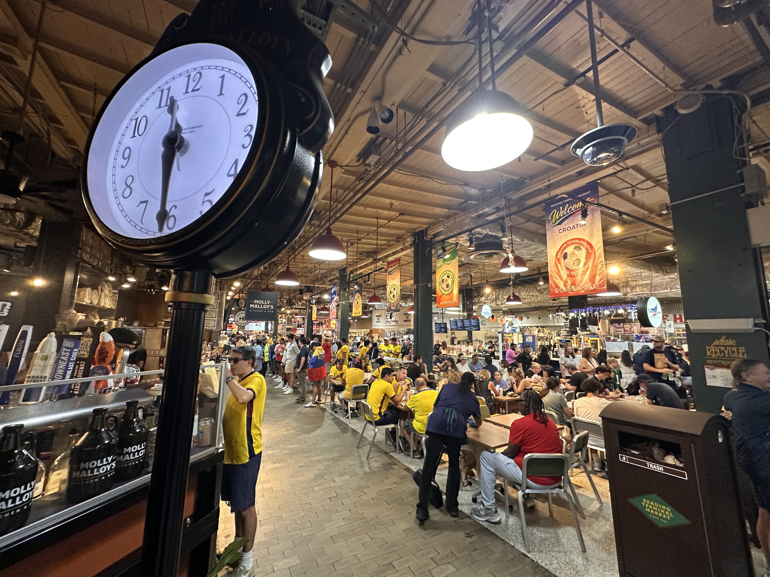 Kí sự World Cup: Một buổi trưa ở chợ Reading Terminal