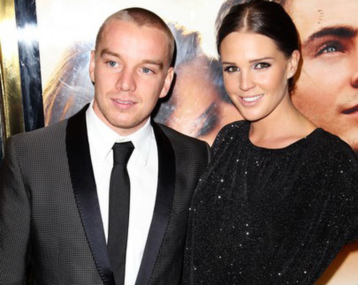 Danielle Lloyd khoe dáng chuẩn sau khi sinh