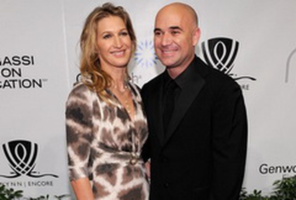 Andre Agassi cho người lạ ngắm ảnh nude của vợ