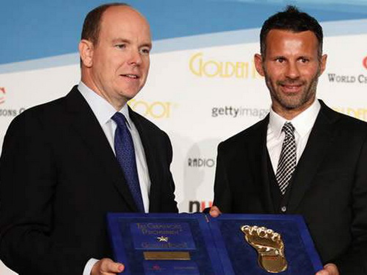 Ryan Giggs giành giải Bàn chân vàng 2011