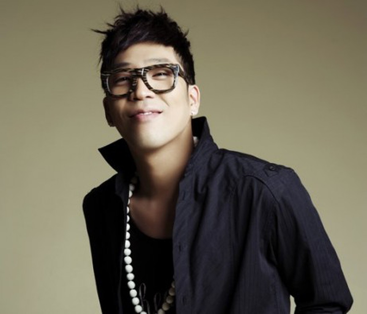 Nghệ sĩ rap MC Mong nhổ răng để trốn quân dịch