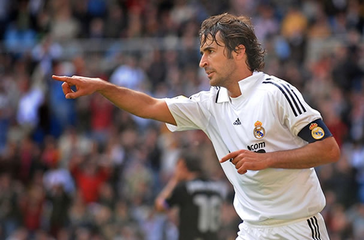 5 "siêu phẩm" bàn thắng của huyền thoại Raul