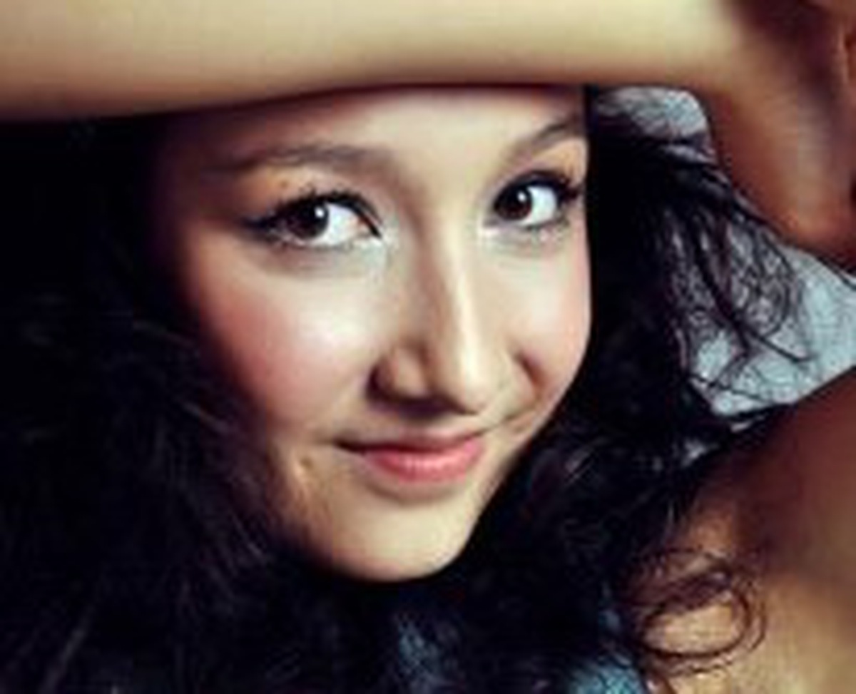 Anna Trương trình diễn thời trang làm từ thiện