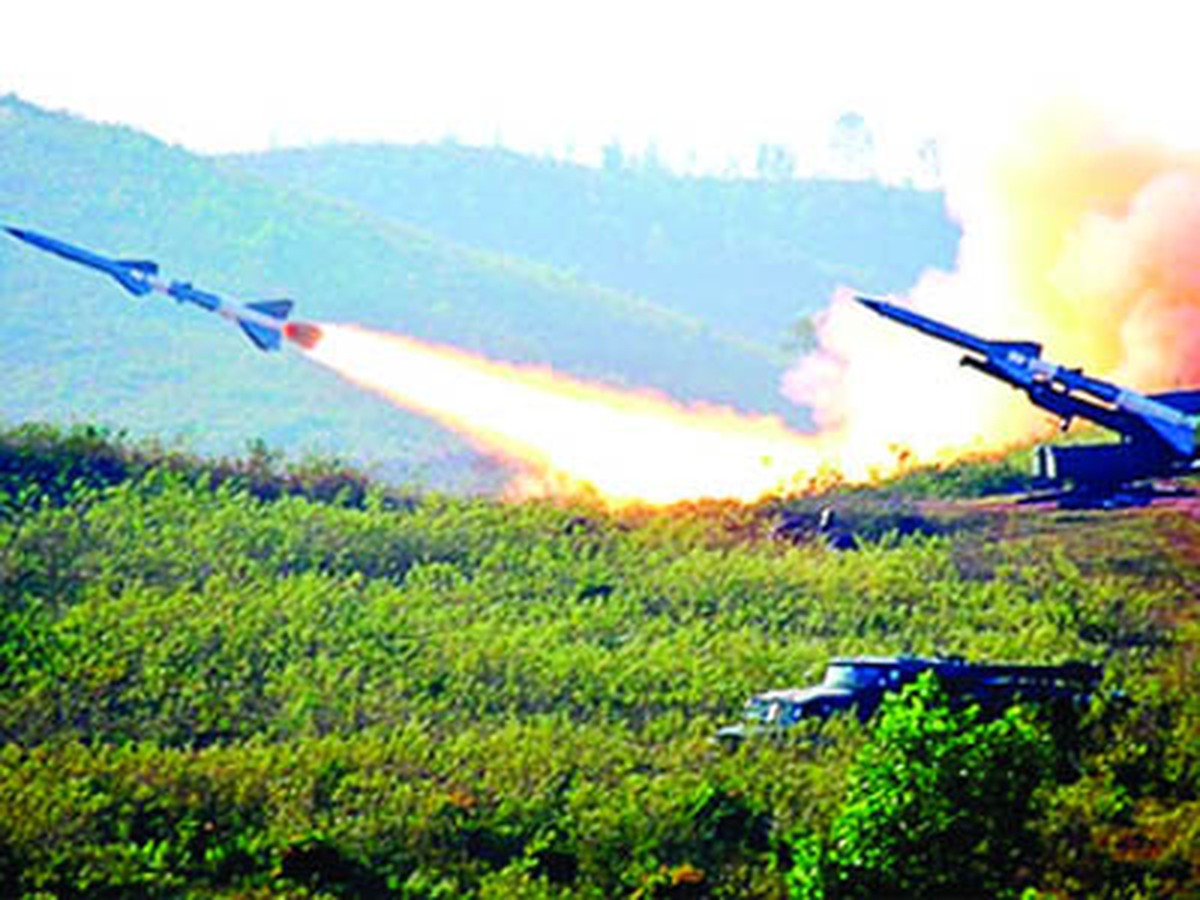 Trung đoàn tên lửa 261 anh hùng ra quân huấn luyện