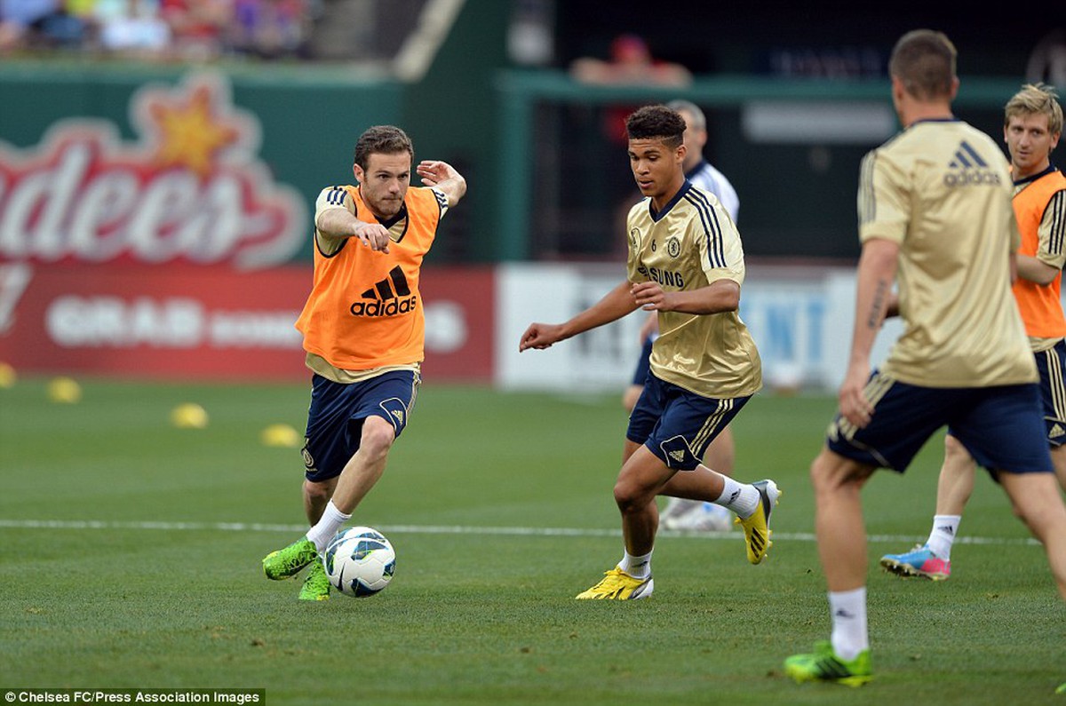 CHÙM ẢNH: Chelsea đã có mặt tại Mỹ để chuẩn bị đá giao hữu với Man City