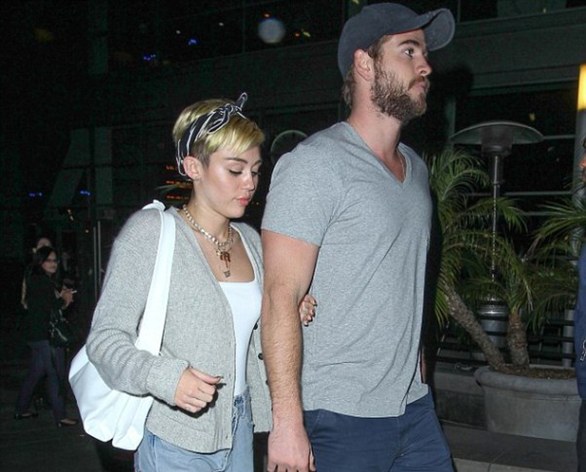 Miley tái xuất bên hôn phu sau tin đồn đổ vỡ