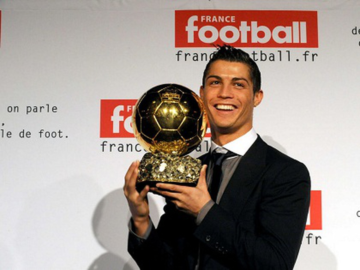 CEO Bayern Munich sợ Ronaldo giành QBV. Trung Quốc được cậu bé nhặt ...