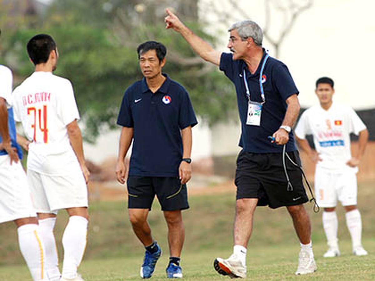 Trợ lý ngôn ngữ là cầu nối quan trọng cho HLV ngoại