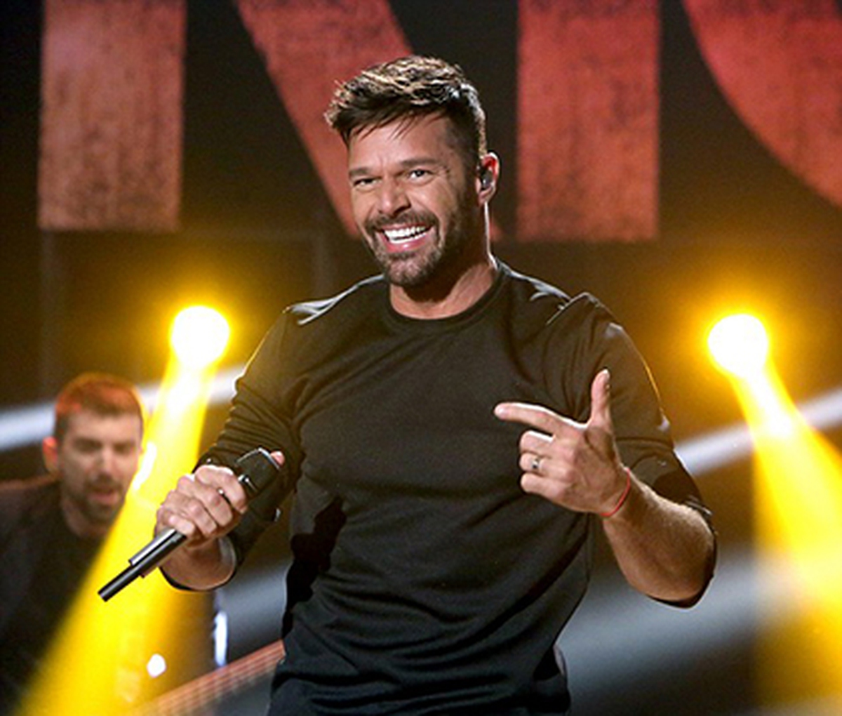 Ricky Martin đã đính hôn với người tình đồng giới là nghệ sĩ A Rập