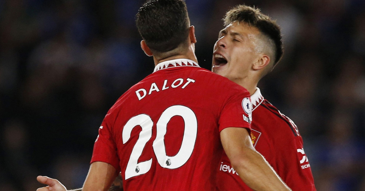 MU duy trì chuỗi trận bất bại: Vinh danh Martinez và Dalot