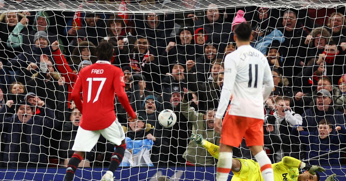 Bùng nổ với 'Fergie Time', MU ngược dòng thắng kịch tính khó tin ở FA Cup