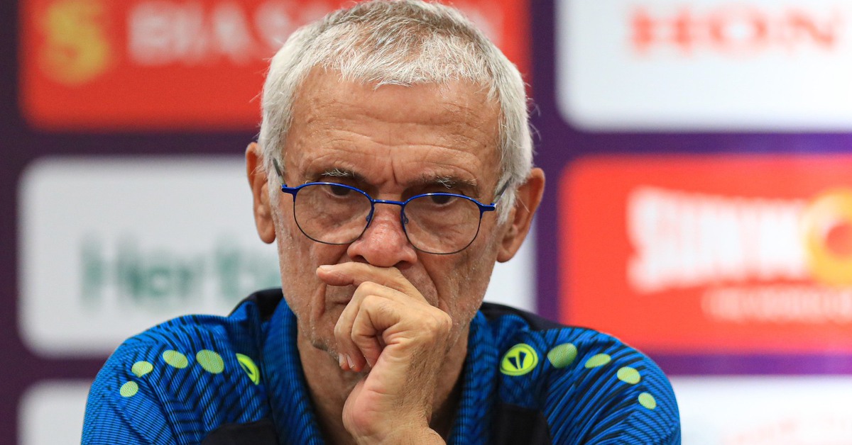 HLV Hector Cuper: ‘Syria không tập trung thắng đội tuyển Việt Nam’