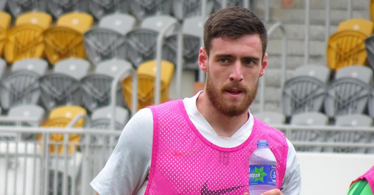 Hải Phòng mua trung vệ người Australia cao 1m9