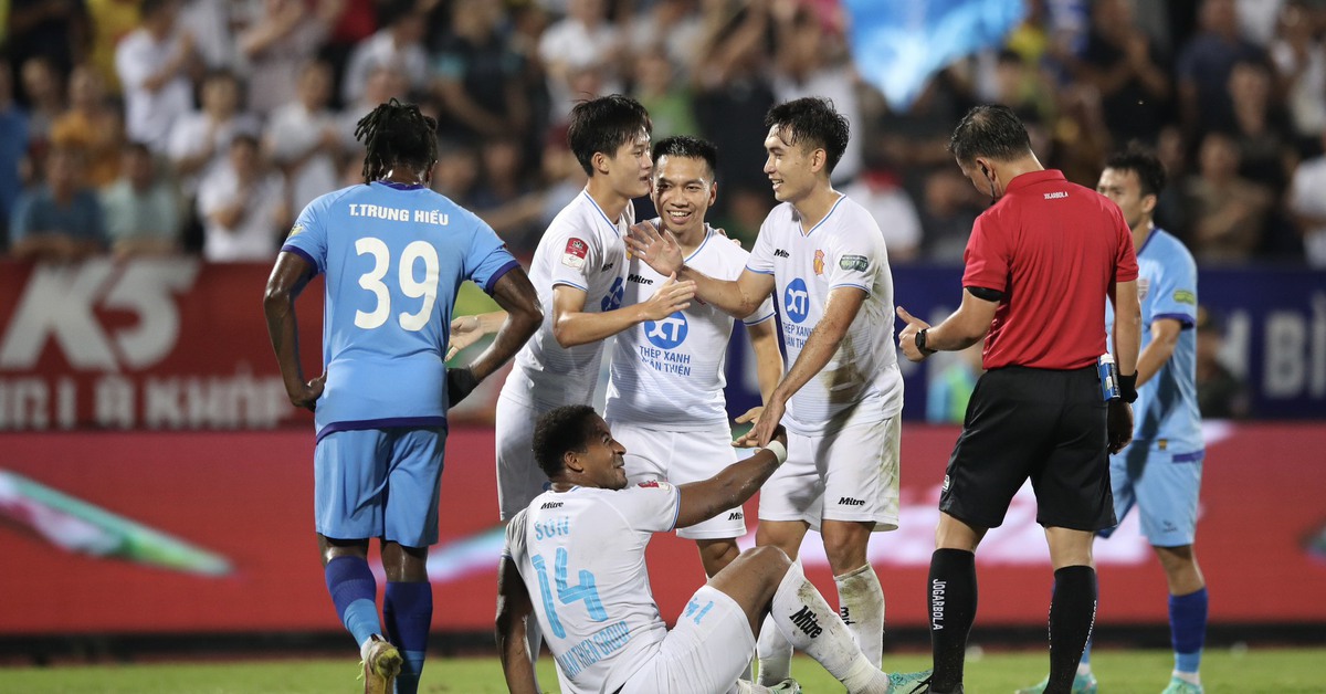 Sao trẻ U23 Việt Nam ghi bàn khi HLV Kim Sang Sik dự khán, đội bóng của Văn Toàn mở toang cửa vô ...