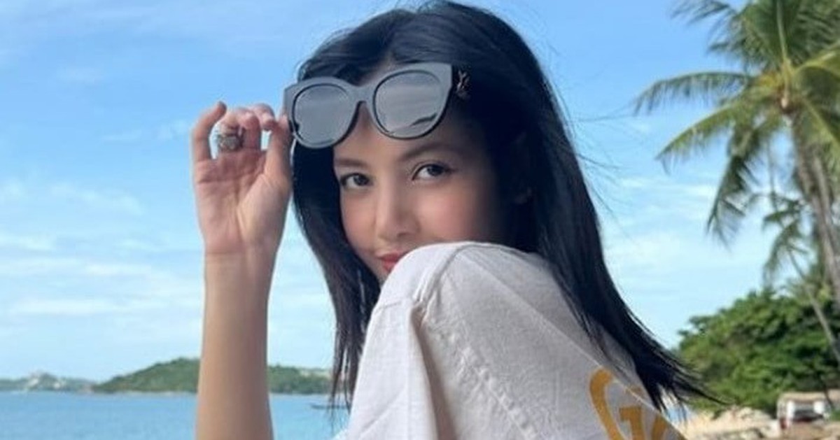 Lisa Blackpink chào đón mùa Hè trong những bức ảnh mới gợi cảm