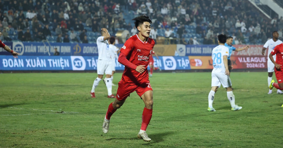 Quả ngọt cho 'diễn viên' Nhâm Mạnh Dũng tại V-League