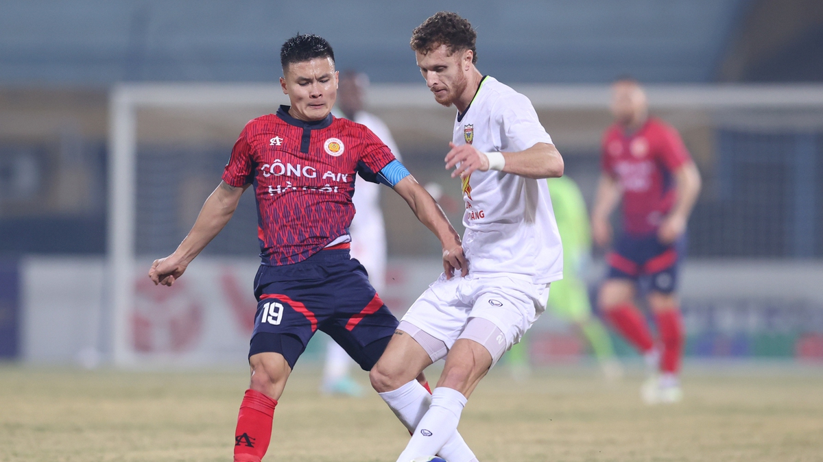 Bình luận viên Quang Huy: 'V-League nóng bỏng chặng về đích'