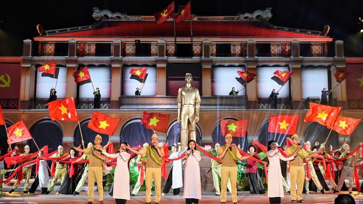 Chương trình nghệ thuật "Hành trình thế kỷ" Ngày Bác Hồ ra đi tìm đường cứu nước