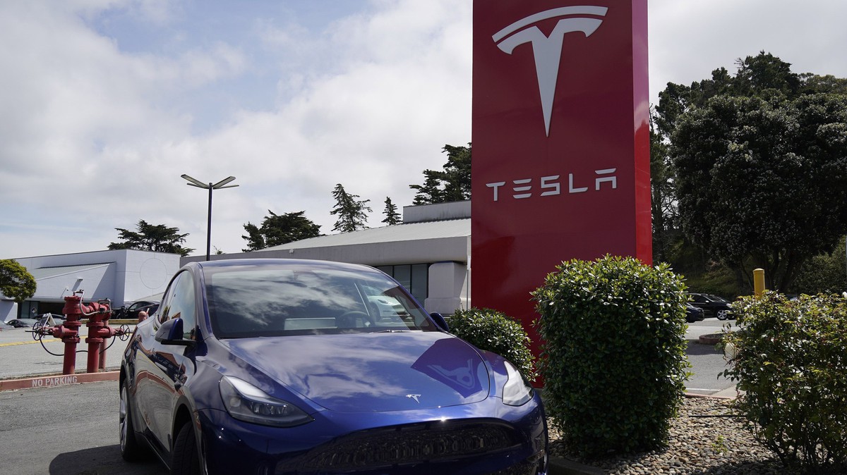 Tesla hứng đòn khi mối quan hệ giữa CEO với Tổng thống Trump rạn nứt