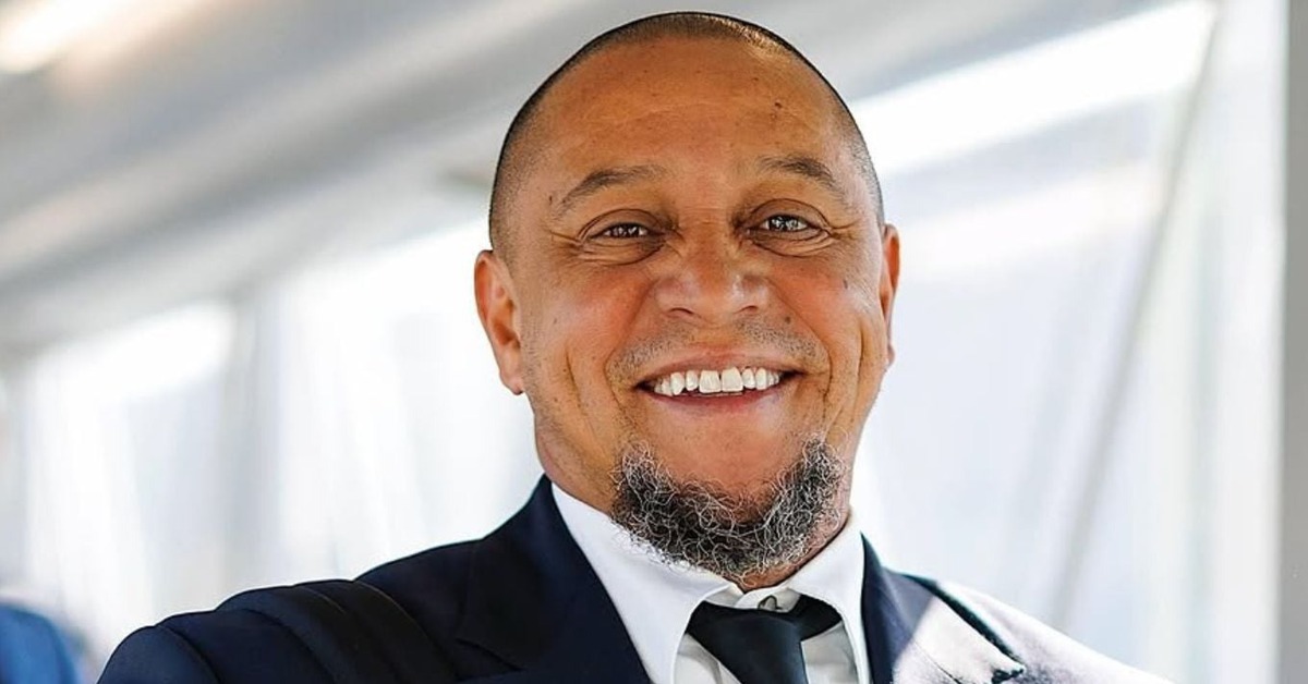 Huyền thoại Roberto Carlos xuất viện, đăng ảnh bác tin đã qua đời