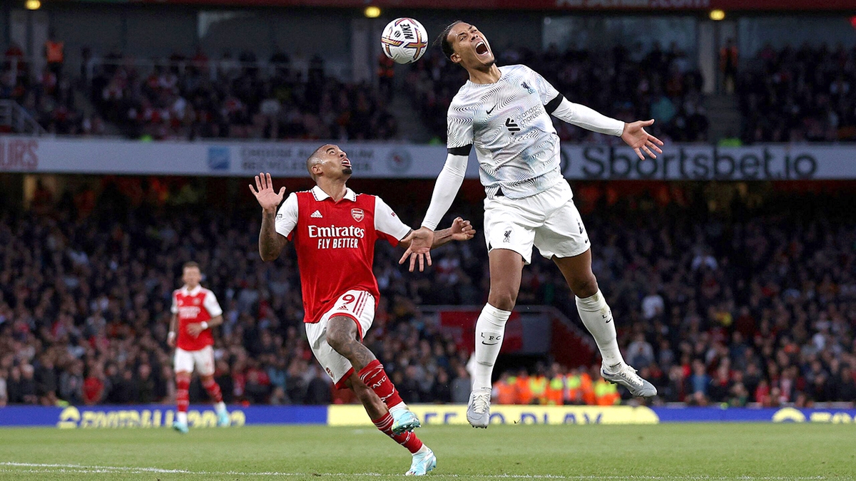 Vấn đề: Hàng thủ Liverpool tan chảy ra sao?