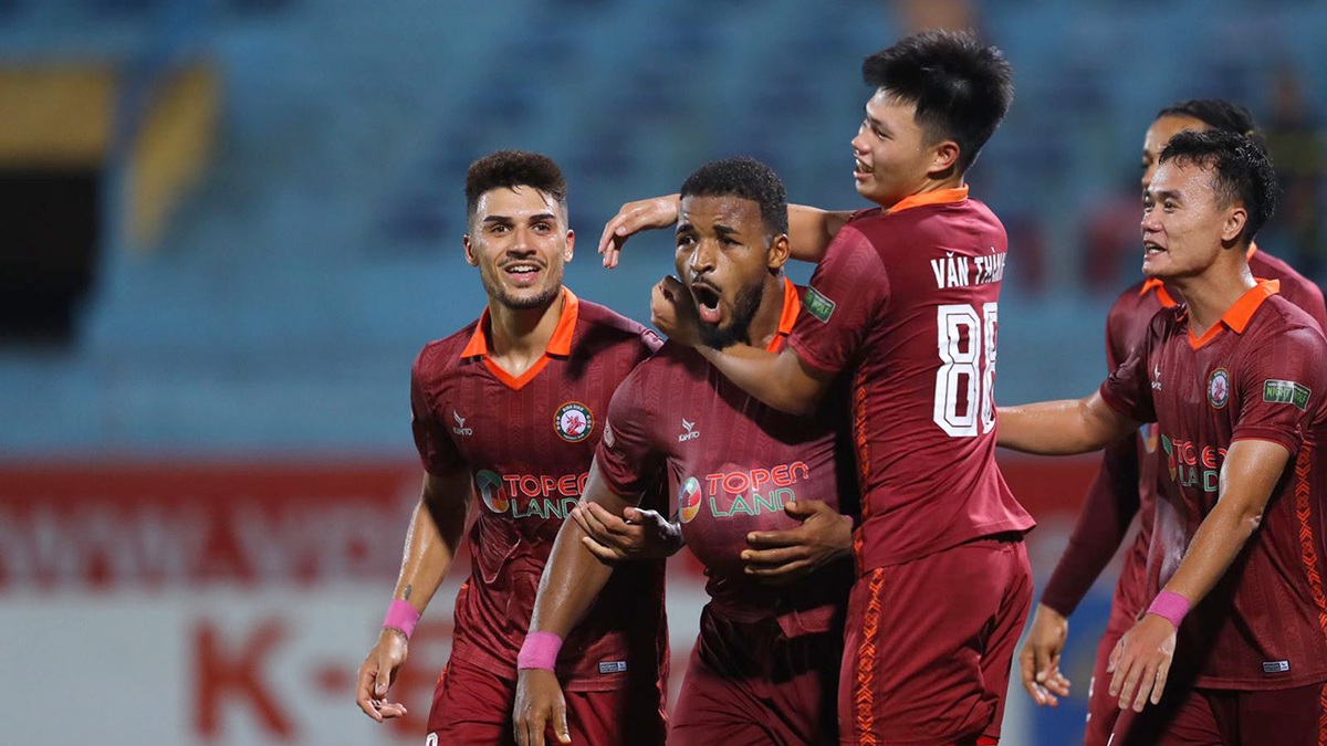 'Đổ dầu' vào cuộc đua vô địch