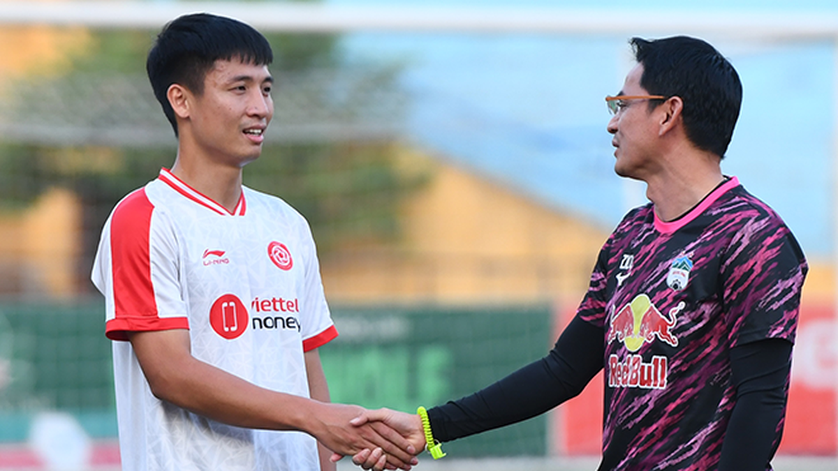 Công Phượng tươi rói, Bùi Tiến Dũng 'giao lưu' nhiệt tình trước đại ...