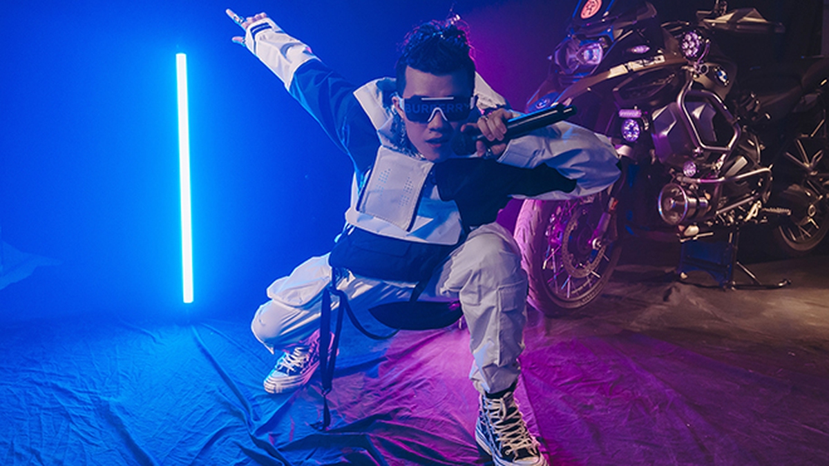 Young Uno thực hiện mong ước ấp ủ 20 năm với MV 'Ngai vàng'