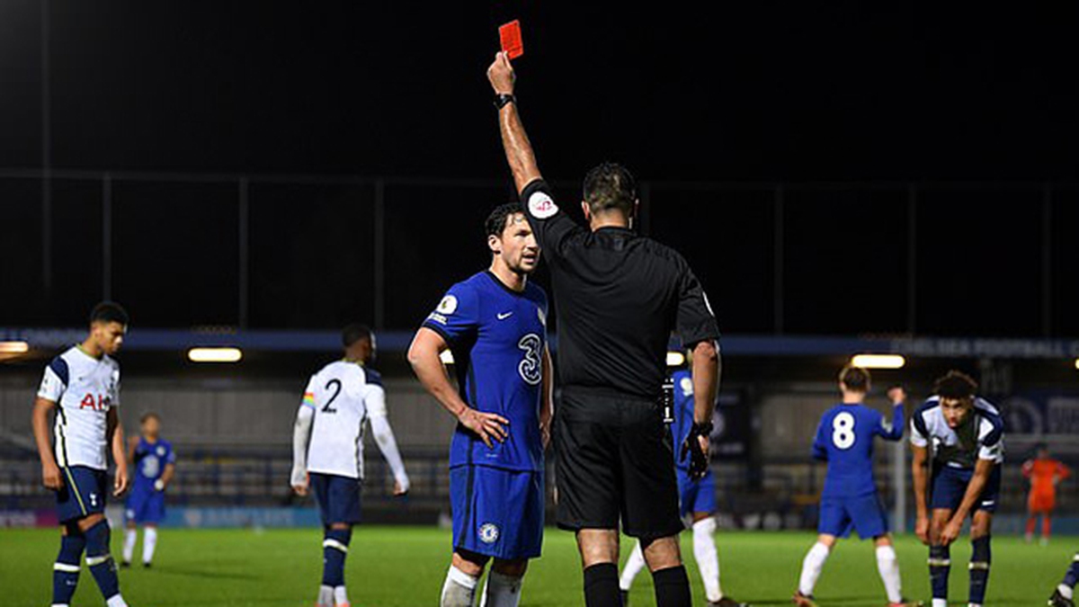 Chelsea: Drinkwater, 30 tuổi, nhận thẻ đỏ vì đánh nguội cầu thủ mới ...