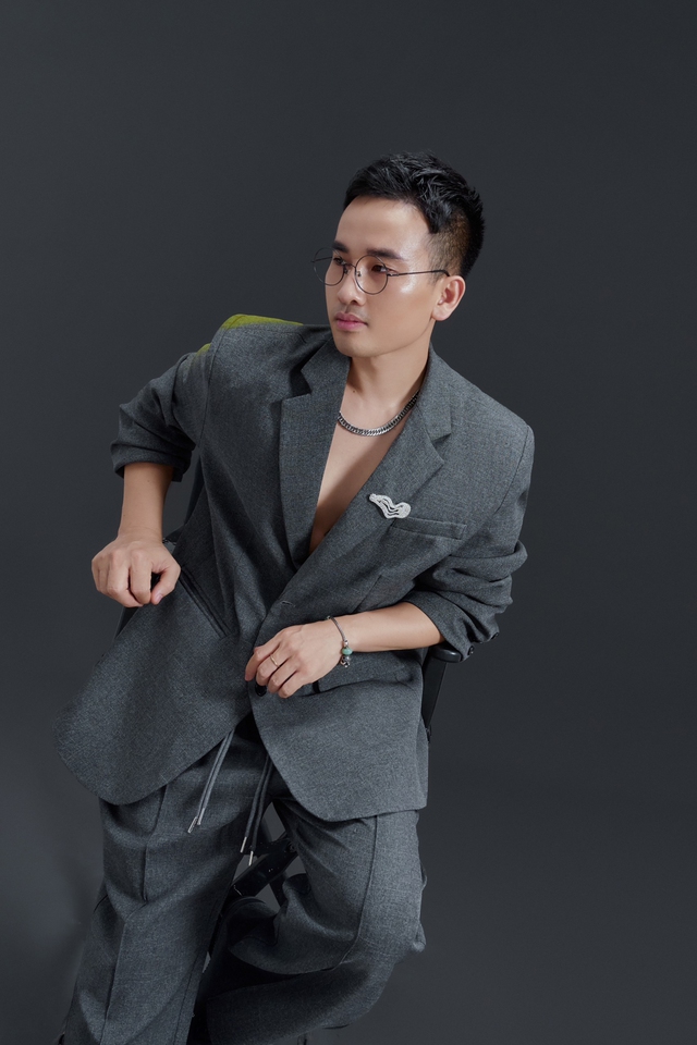 Hà Duy đã giới thiệu bộ sưu tập "Rainbow in the foresttrong show See in ...