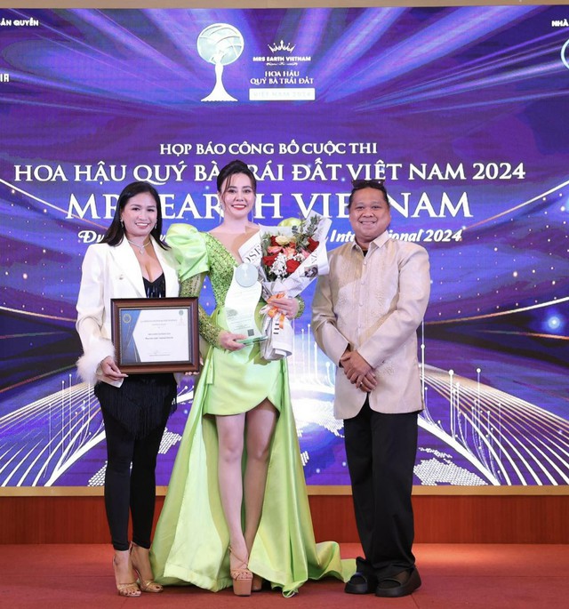 NSƯT Đỗ Kỷ ngồi ‘ghế nóng’ Mrs Earth Vietnam 2024